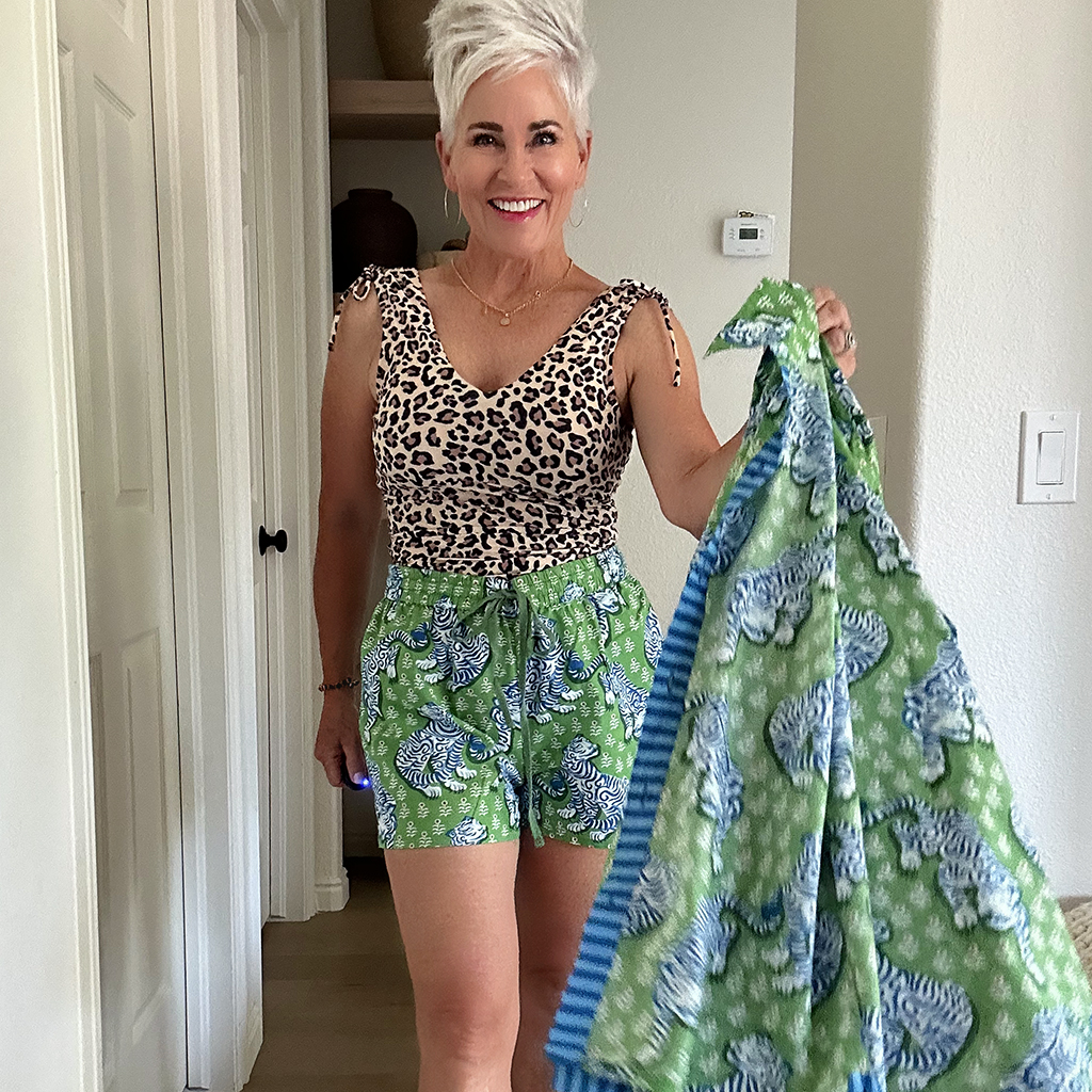 EASY BEACH VACATION PACKING GUIDE - Chic Over 50